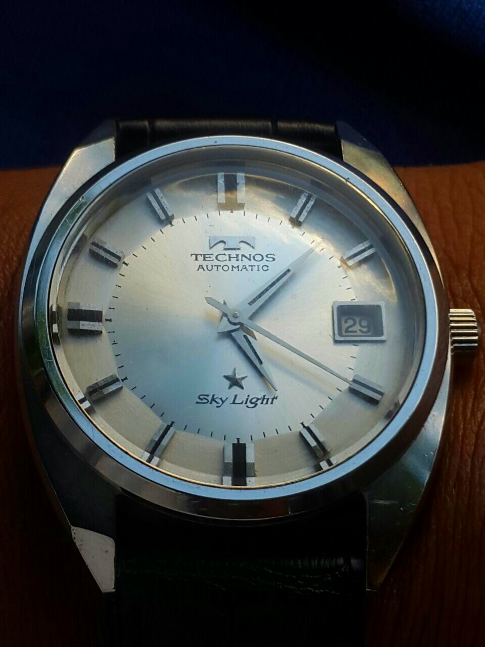 Azzam Vintage: Technos Skylight