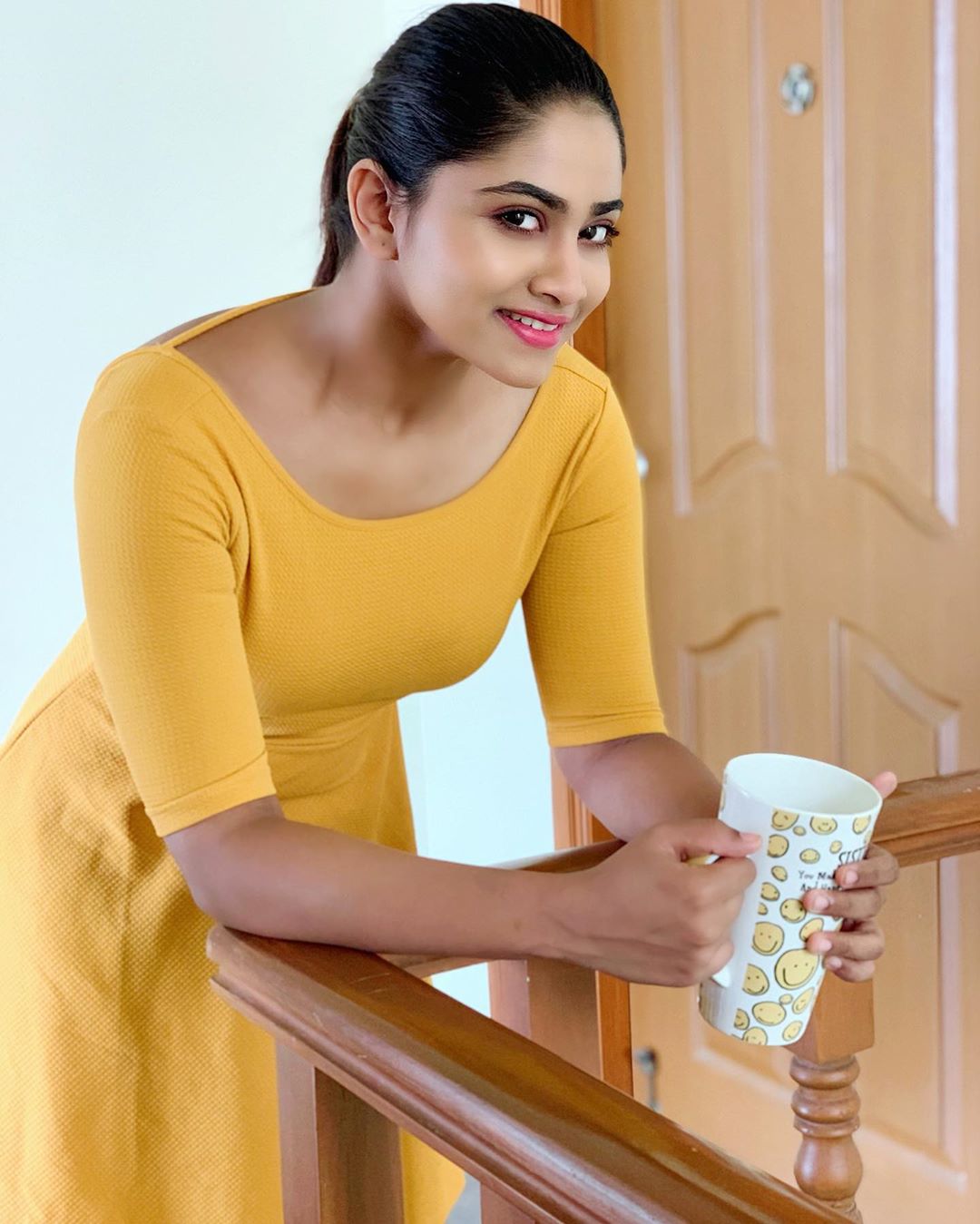 Shivani Narayanan - Actress Hot Stills Images Photos - MoviesCluster