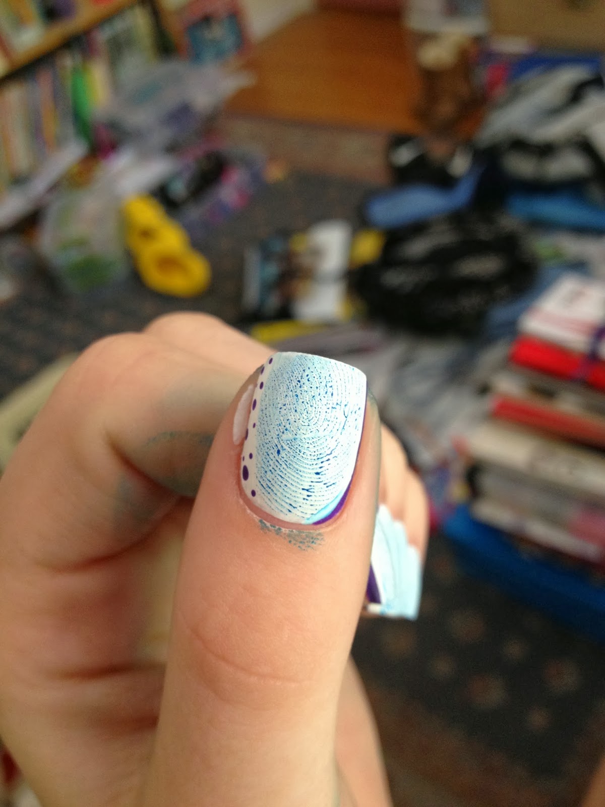 WeeklyWackyNails: Fingerprint Nails