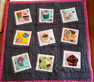 Quilted Cupcake: Cupcake Quilt Wall Hanging