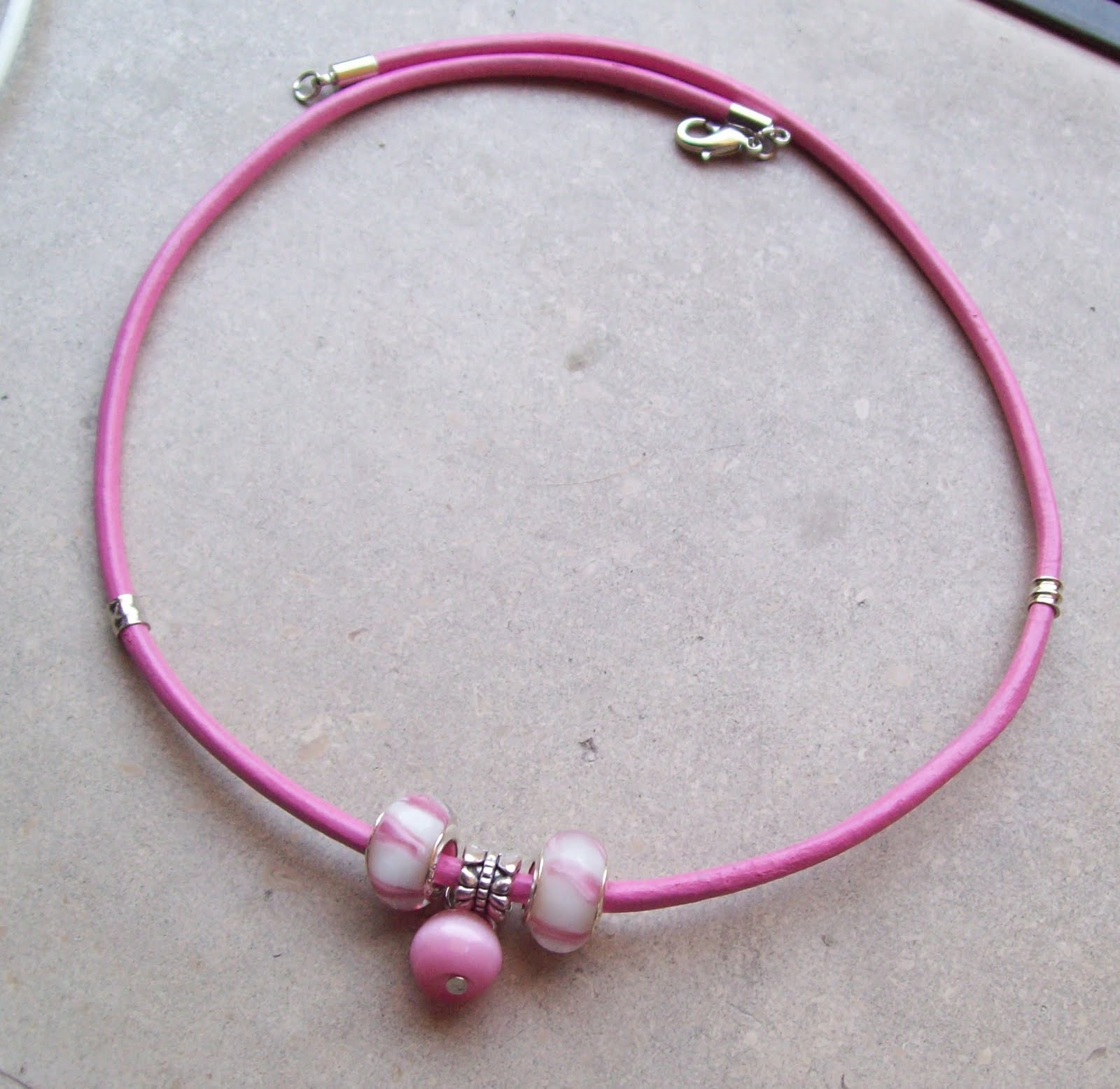 Mimos de Mulher: Colares em couro com peças de vidro murano, metal ...