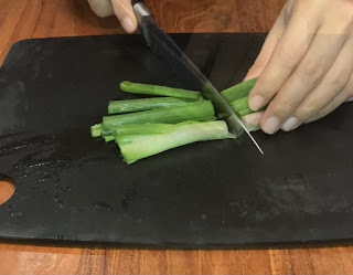 How To Curl Spring Onion | The Yummy Journey