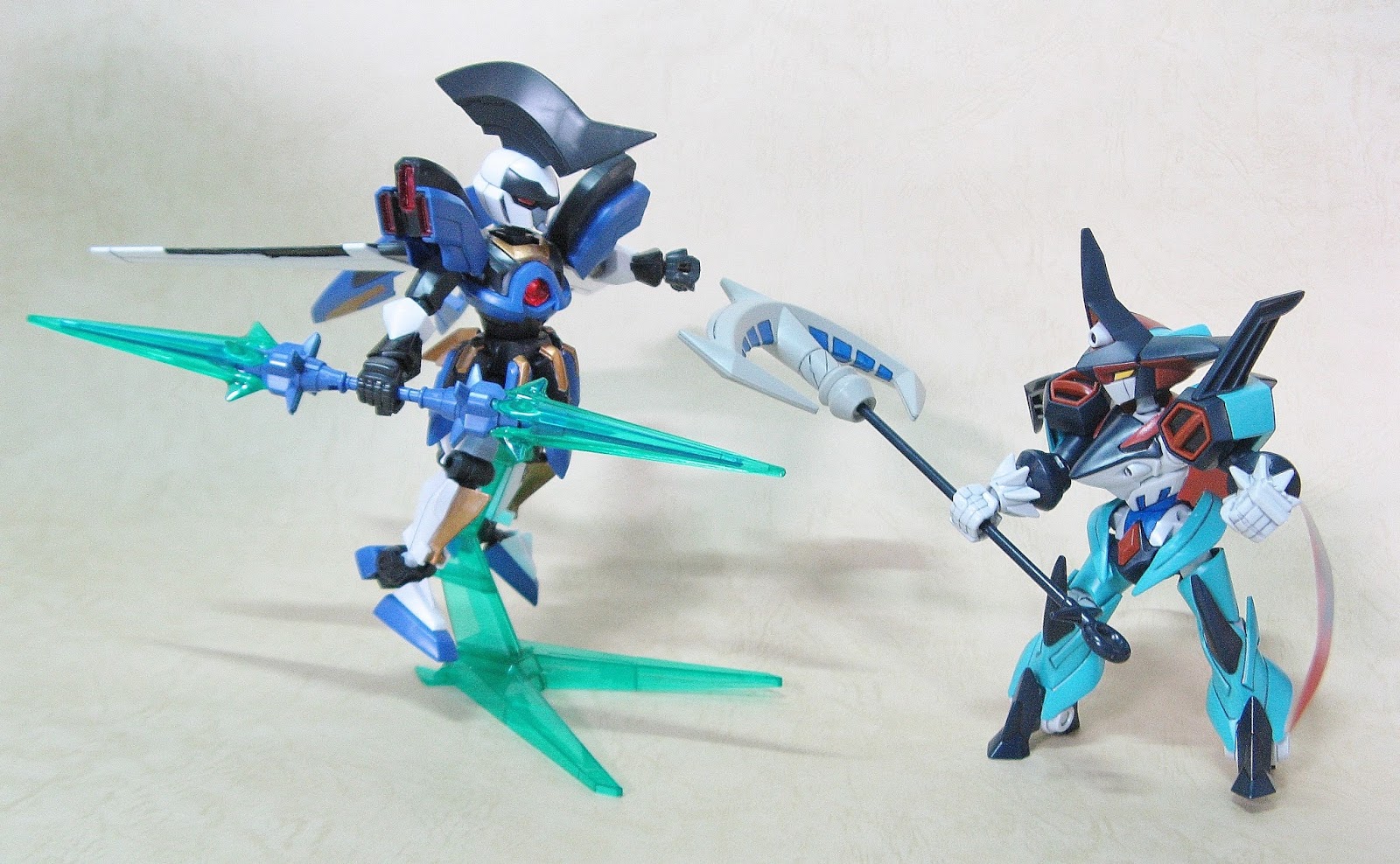 "Dan-Ball Senki "紙箱戰機W LBX 1 : 1 TRITON 特靈頓