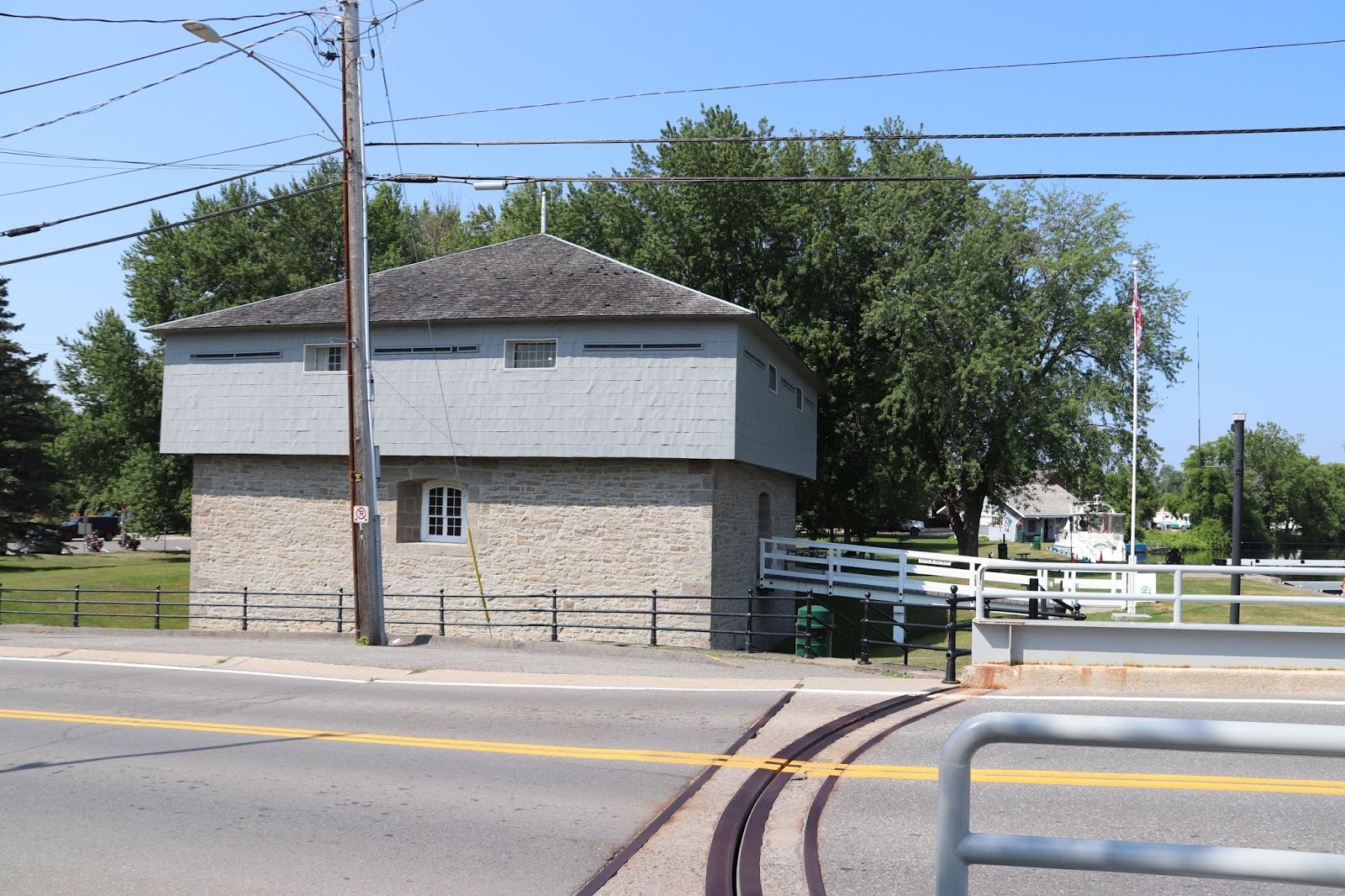 Memorials in Ottawa: Merrickville Lockstation