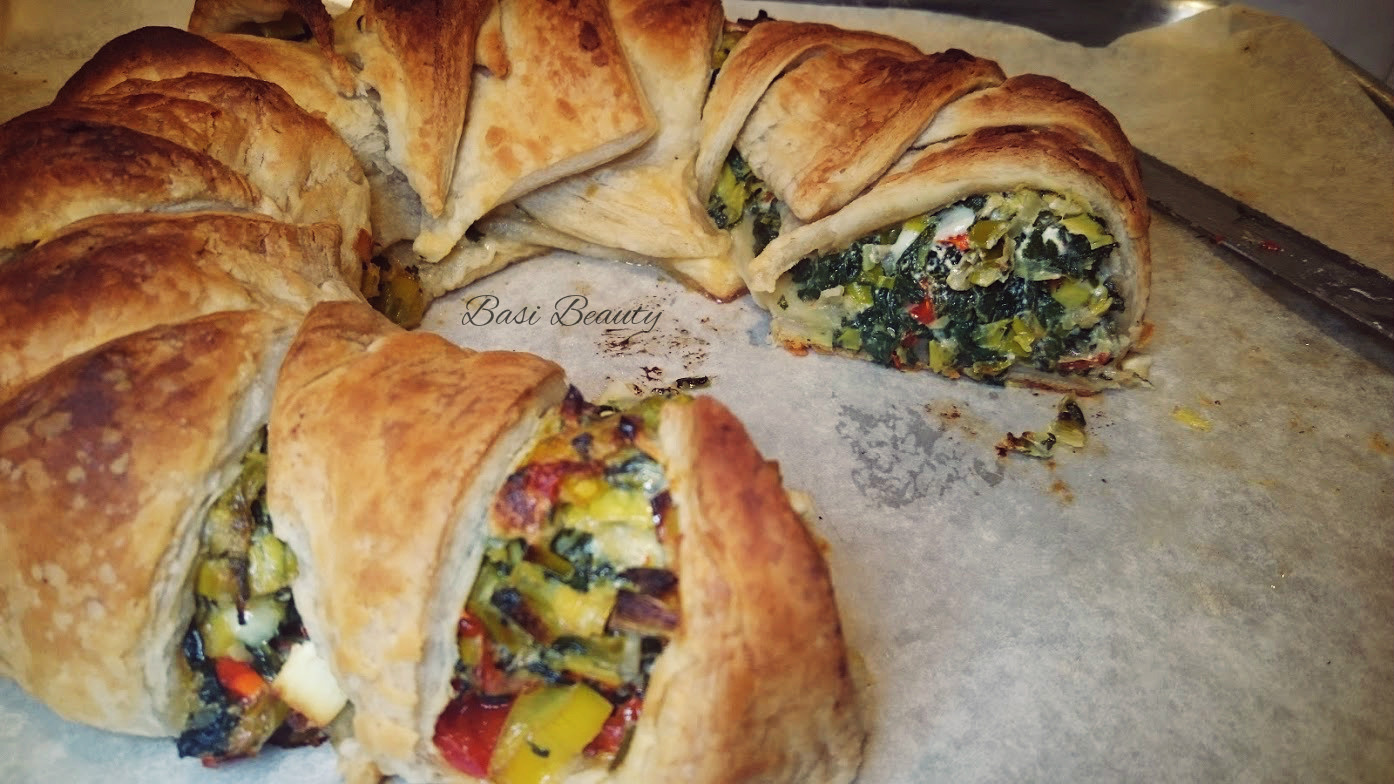 Vegetarian Recipes for Christmas: Mediterranean Puff Pastry Twist