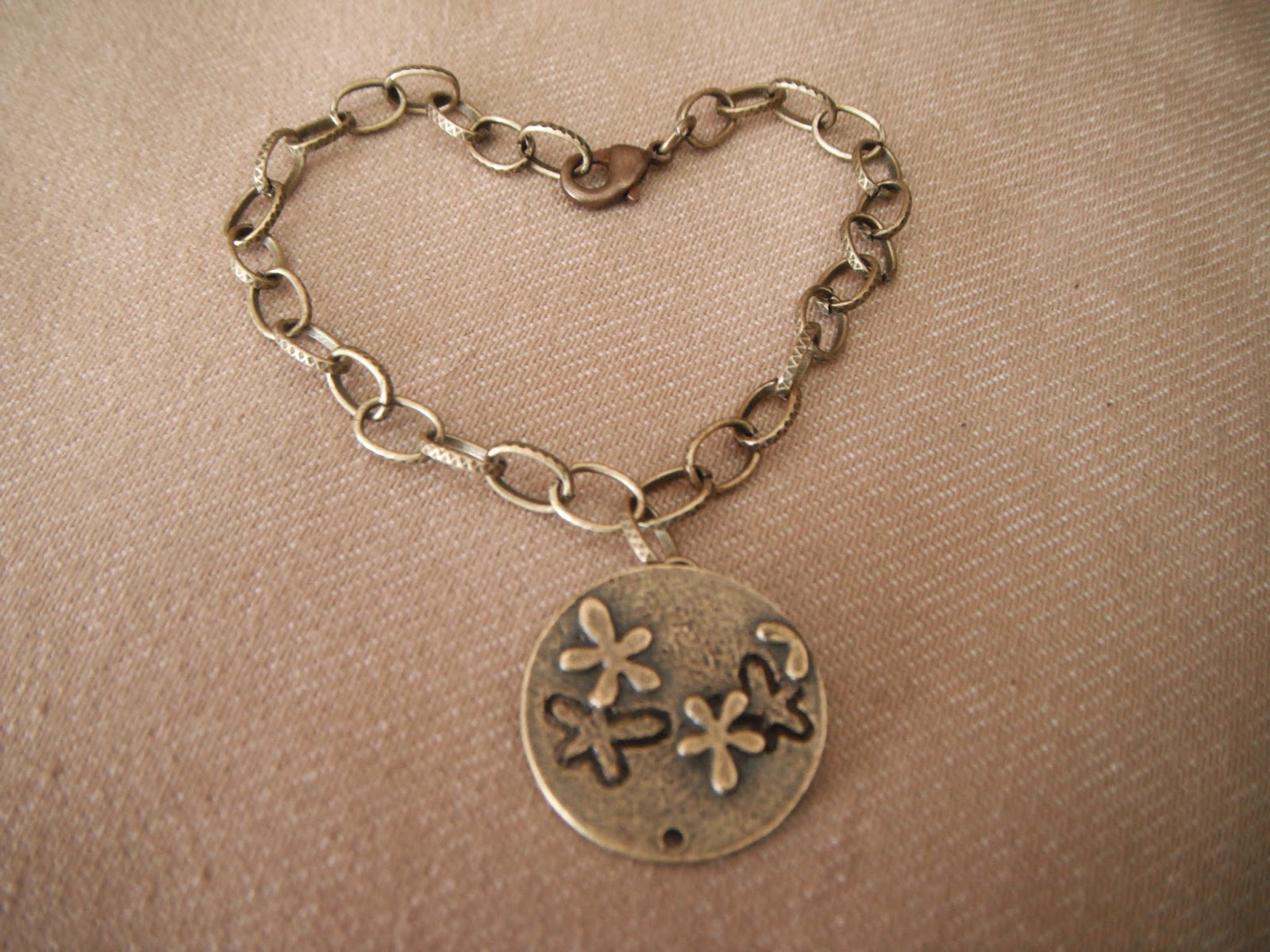 TOUCHE A TOUT, LE RETOUR.........: BRACELETS COULEUR BRONZE