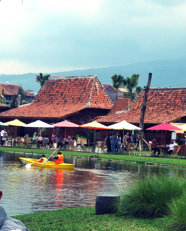 Ketemu Disini: Mengapung di Floating Market Lembang