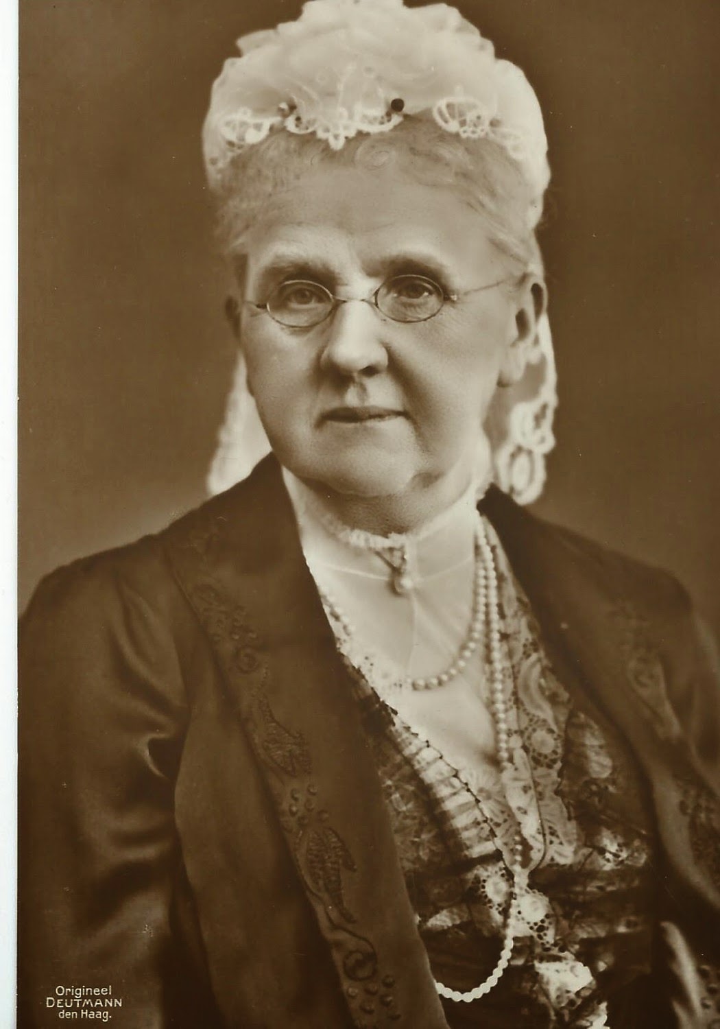 Royal Musings: Queen Emma dead