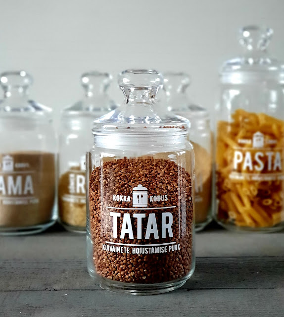 Kaksteist kuud: Sildid purkidele