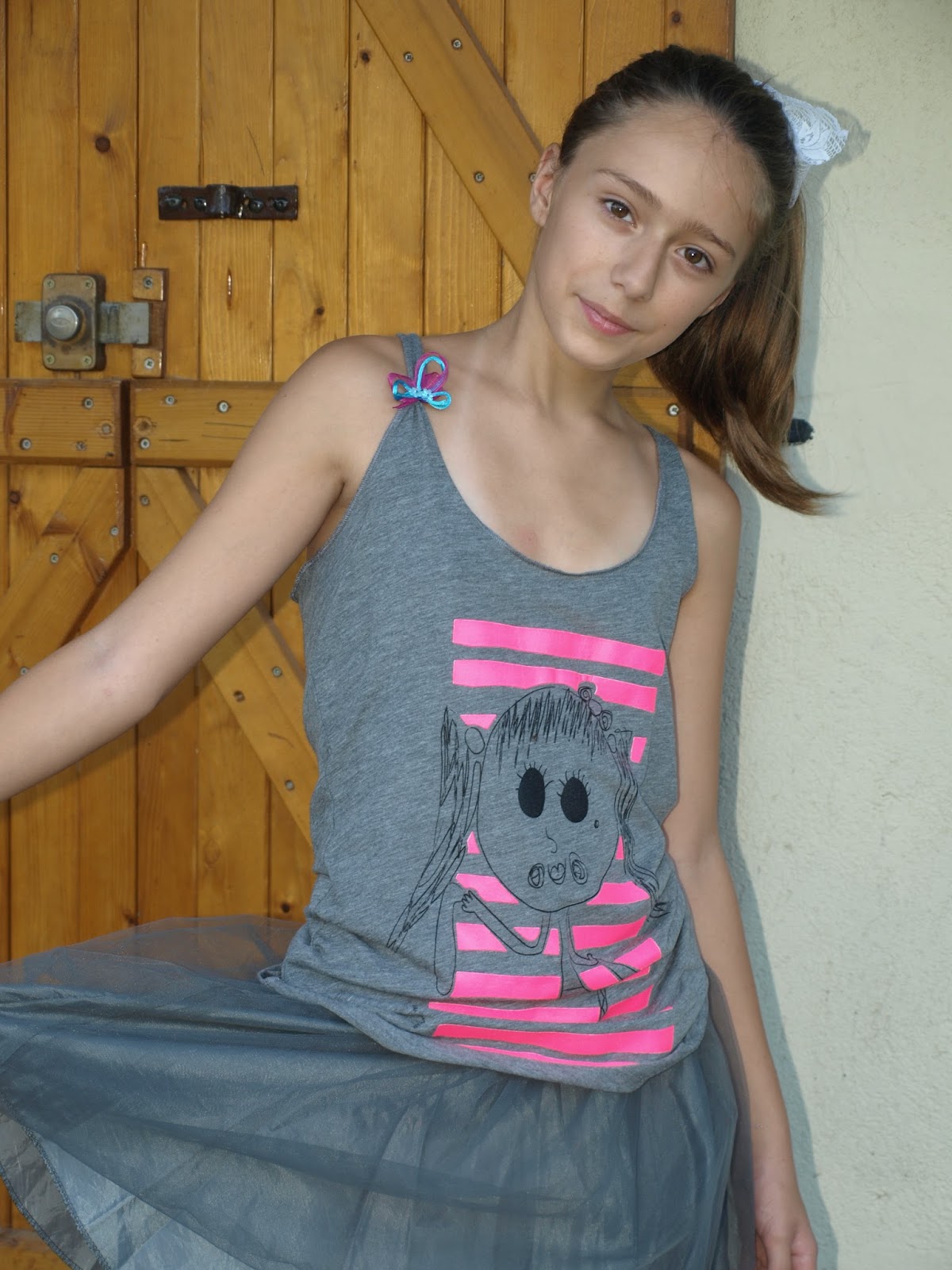 3 Sisters a la Moda: En gris y flúor con Kiddy mini model by Laura