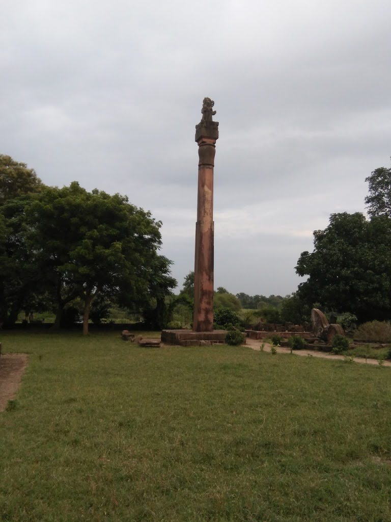 Hindu Temples of India: Garuda Pillar, Eran, Madhya Pradesh