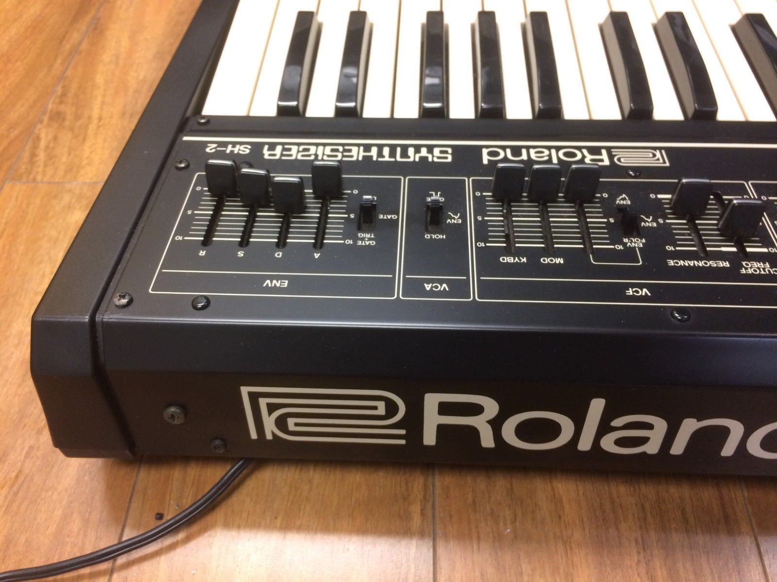 MATRIXSYNTH: Roland SH-2 Keyboard Synthesizer