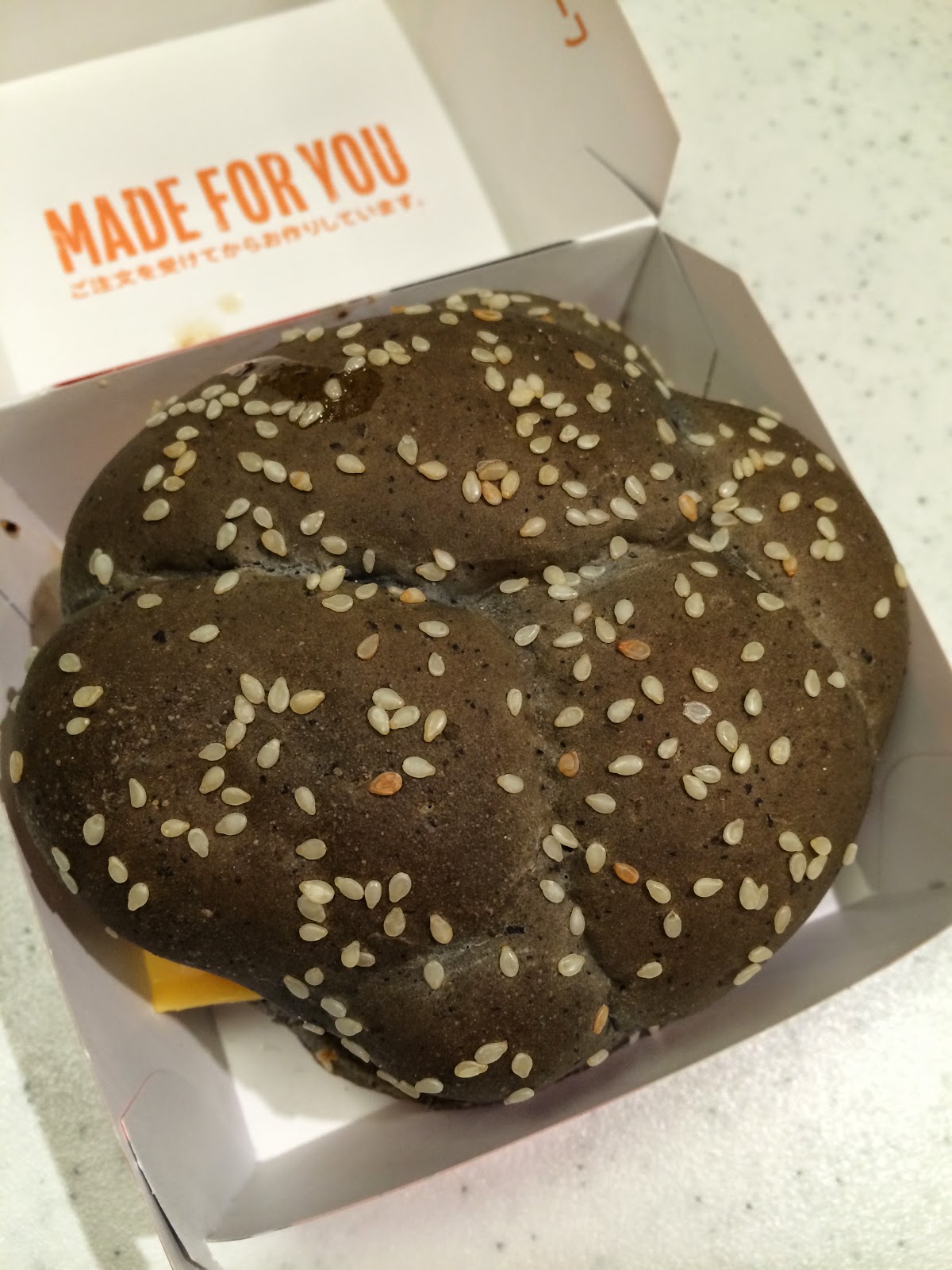 Squid Ink Burger From McDonald's / マクドナルドのイカスミバーガー ~ I'm Made of Sugar ...