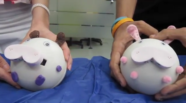 Kissenger Perangkat Ciuman Jarak Jauh - Berita Aneh dan Unik Terbaru