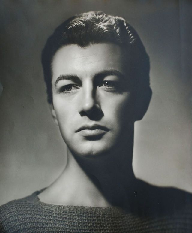 Fabulous Portrait Photos of a Young and Handsome Robert Taylor in the ...