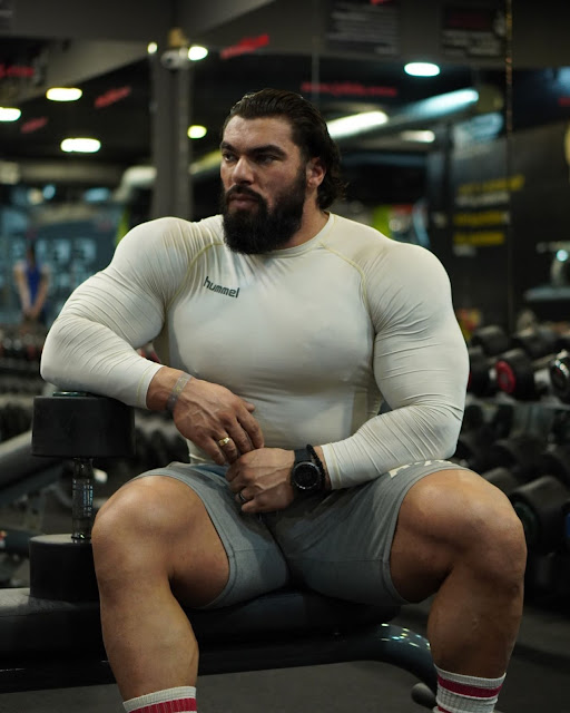 Muscle Lover: Serbian powerlifter and bodybuilder Sasa Lampas