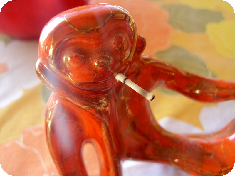 I HEART EVERYTHING: Smoking Monkeys! Oh My!