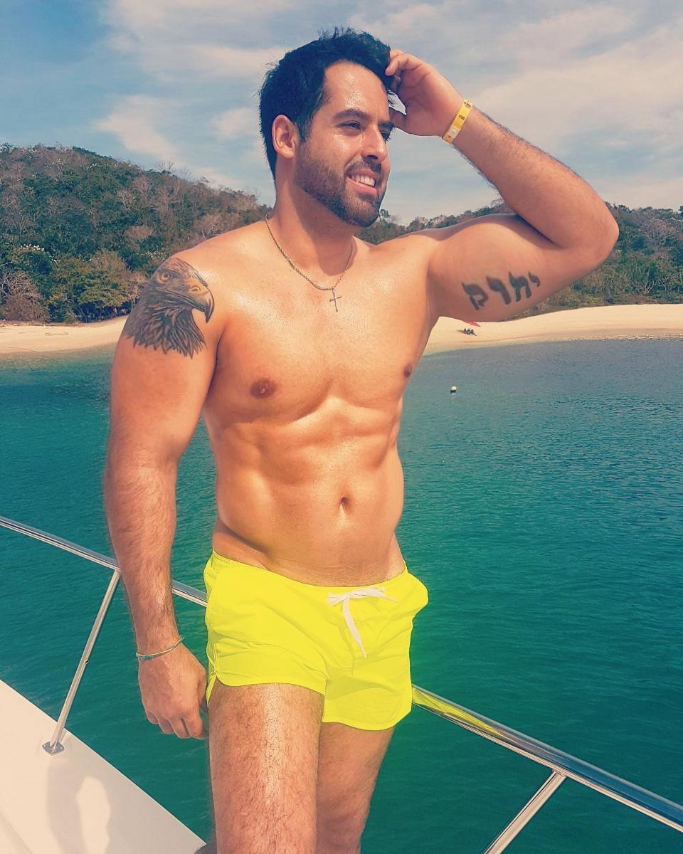 JONNATHAN KURI ~ ENTRE NOSOTROS