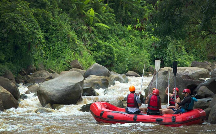 White water rafting Mae Taeng, fascinated by the charm of the river