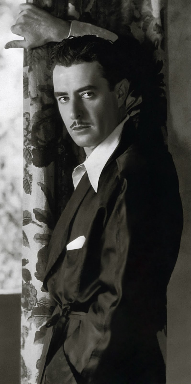 A PERSON IN THE DARK: John Gilbert: The Artist