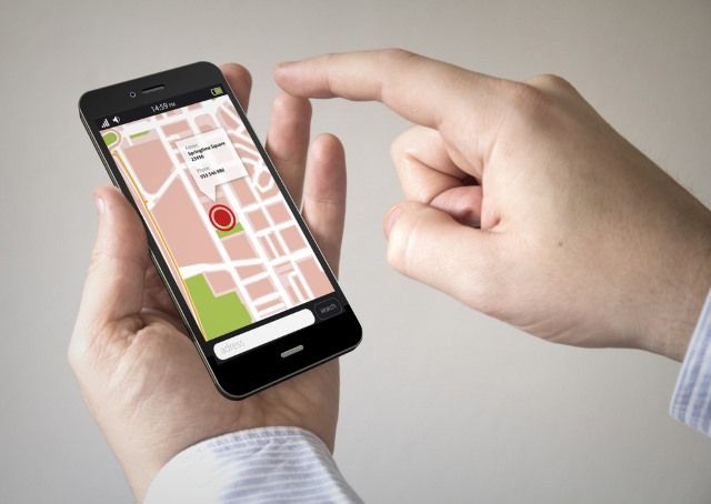What is a GPS tracker and how to install it on a smartphone?