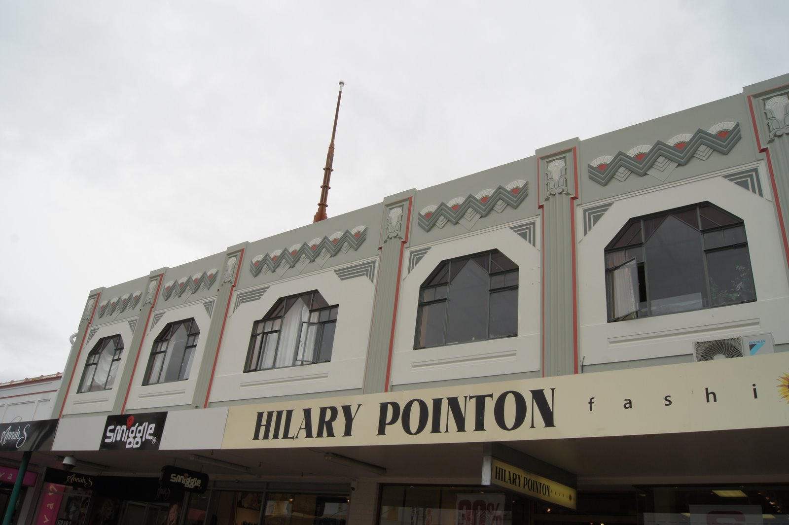 Magi and Sam: The famous Art Deco architecture of Napier.