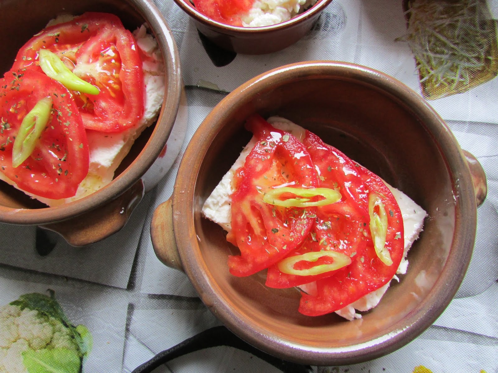 Bougiourdi, czyli feta z pomidorami zapiekana w piecu