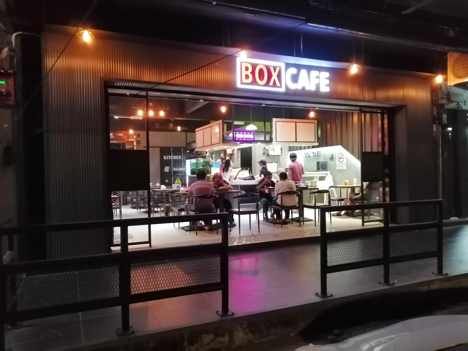 Foodaholic Tawau: Box Cafe