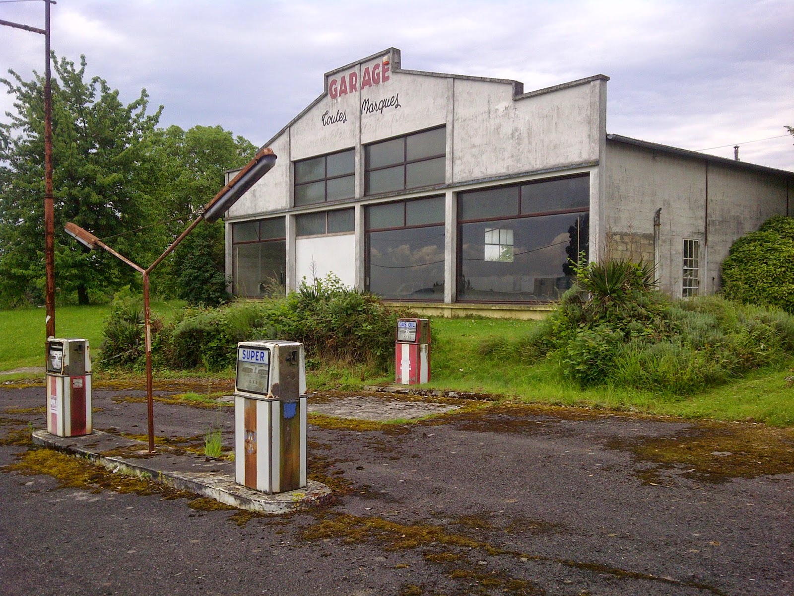 The Automotive Attic: Lonely Old Garage.