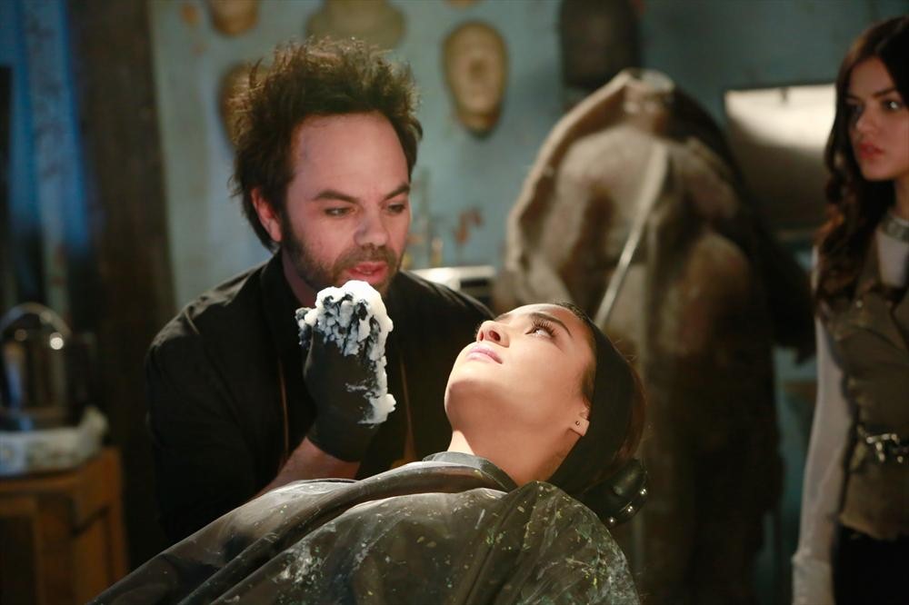 SNEAK PEEK : "Pretty Little Liars: Cat's Cradle"