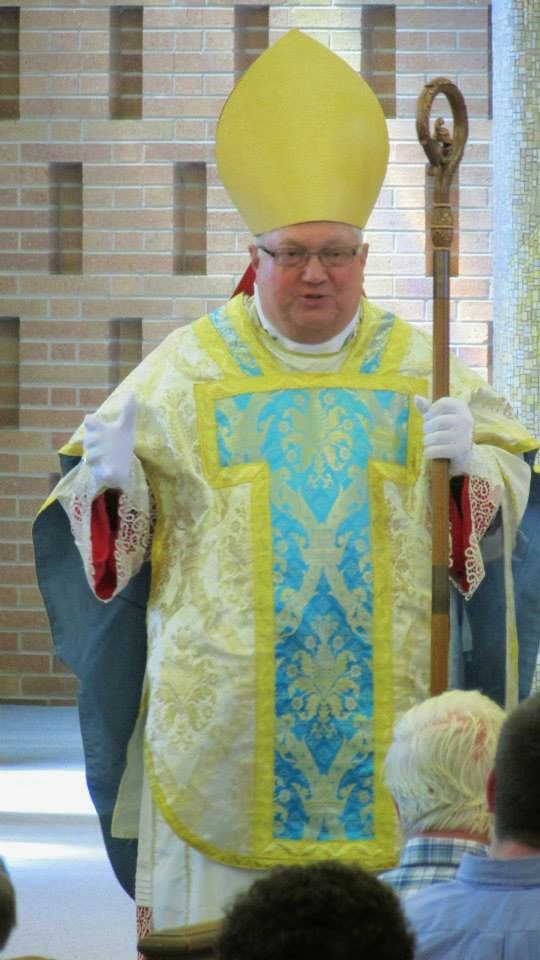 New Liturgical Movement: Does the EF Have Too Much Pomp?