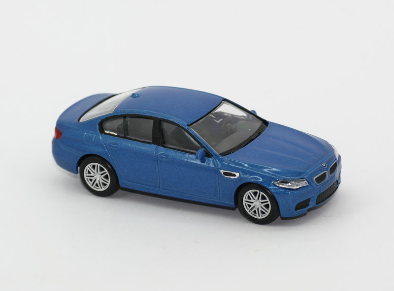 Incredible Mini Garage: BMW M5 (F10) 2011 RMZ 1/64
