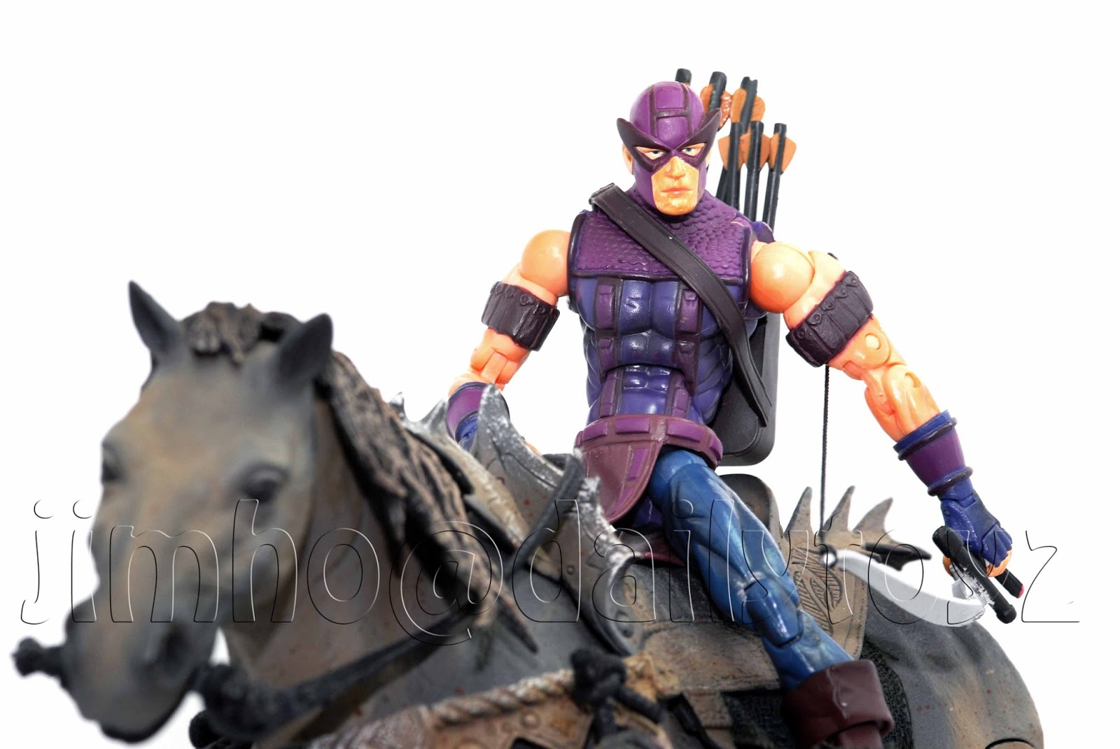 DAILY TOYZ: Archer of bullseye... Marvel Hawkeye