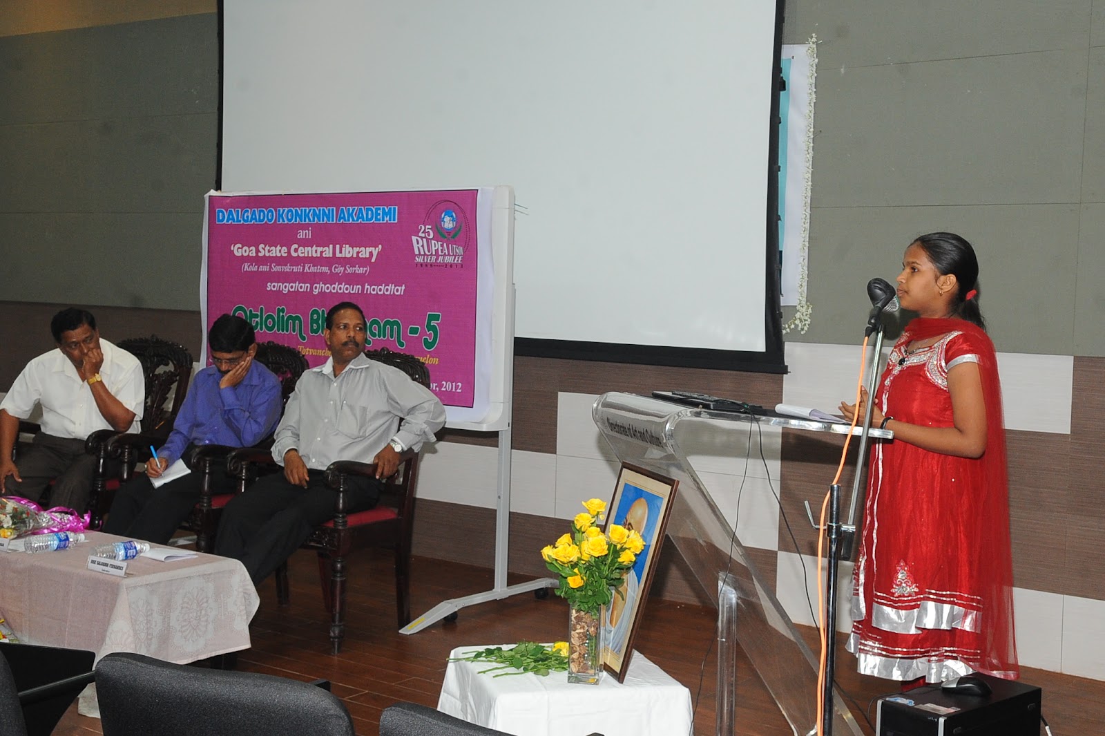 See Goa through my eyes: Otlolim Bhavanam - bi-monthly poets meet ...