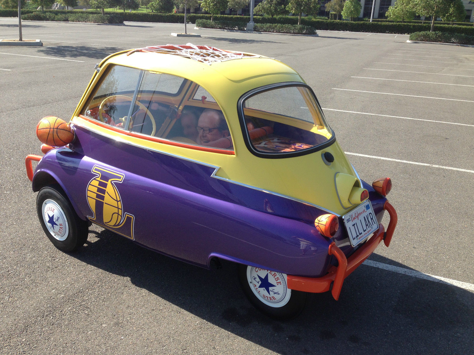 Slam Trunk: 1958 BMW Isetta, LA Lakers Tribute - DailyTurismo
