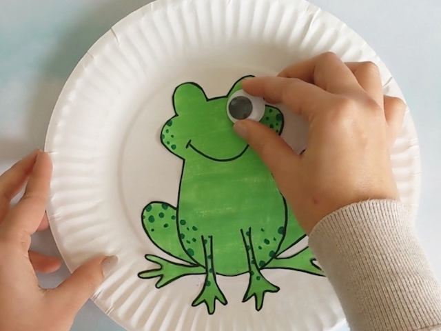 Paper Plate Frog With Moving Tongue - The Joy of Sharing