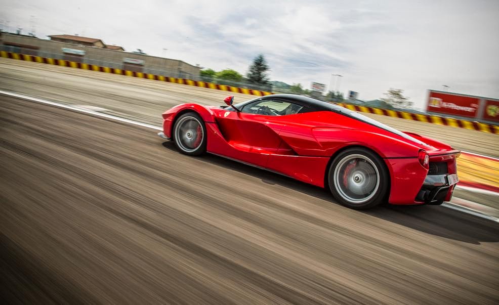 SUPERCARS: Ferrari LaFerrari Supercars Review