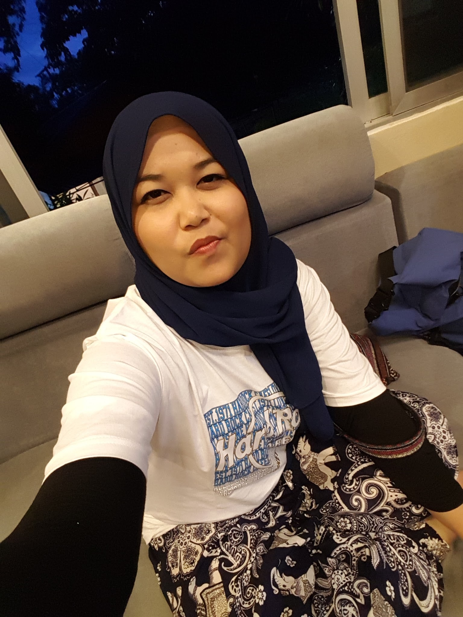 Korang Tak Caya Eh, Aku Pakai Masker Taik Lembu