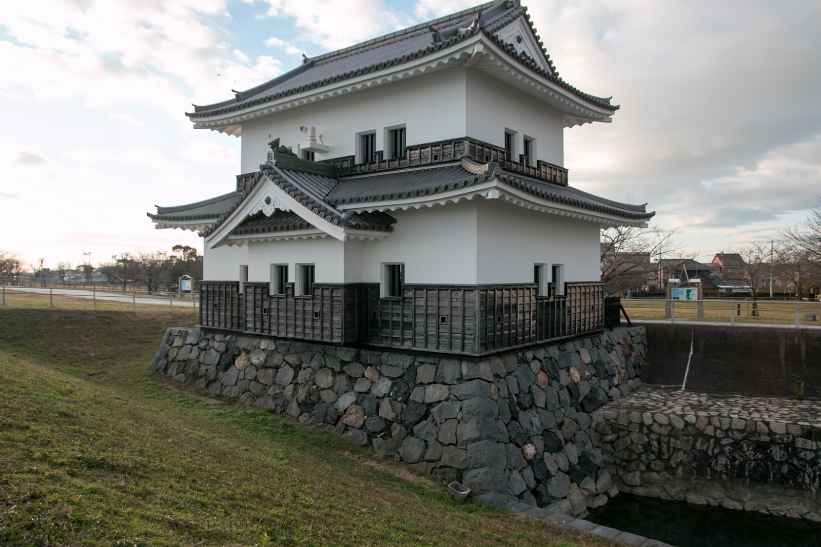 Kuwana castle -General praised as undeserved to his master- | Ken's ...