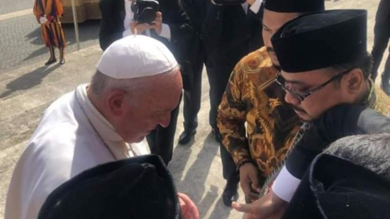 Usai Sungkem ke Gibran, Beredar Foto Gus Yaqut dan Sejumlah Tokoh NU ... Usai Sungkem ke Gibran, Beredar Foto Gus Yaqut dan Sejumlah Tokoh NU ...