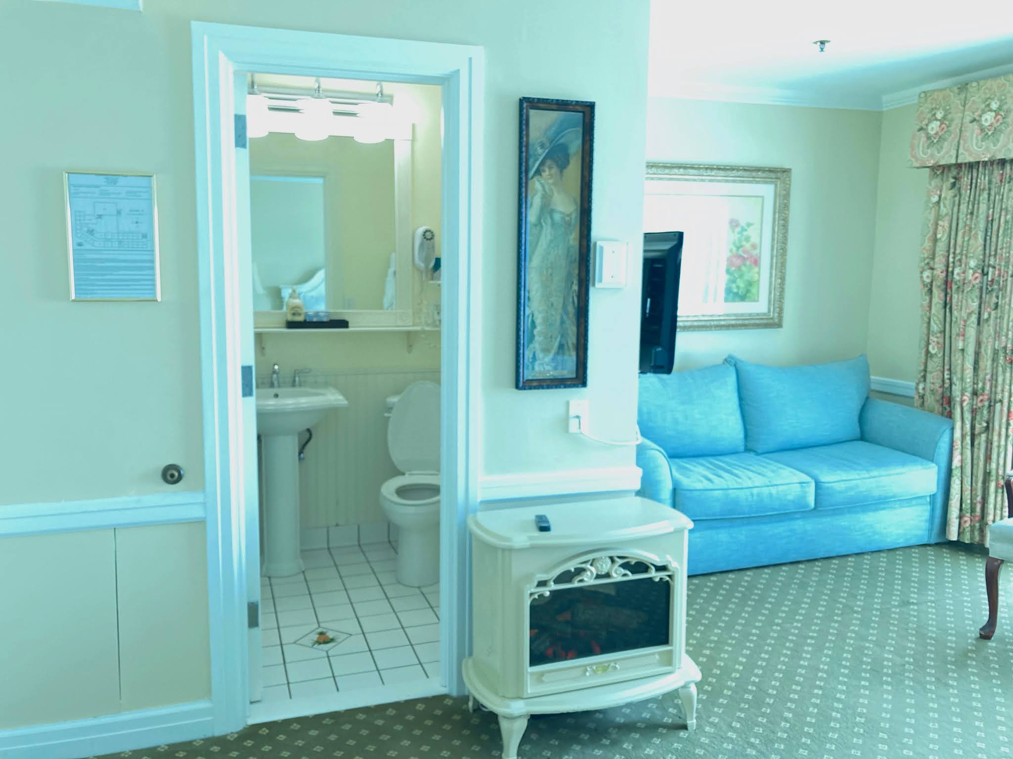 Travel Reviews & Information: Petoskey, Michigan: Stafford's Perry Hotel