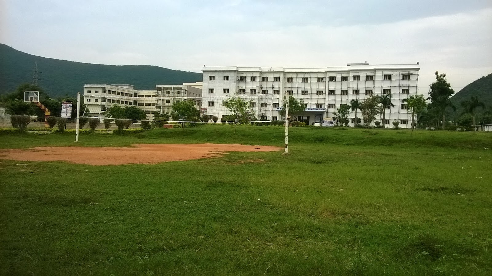 NADIMPALLI SATYANARAYANARAJU INSTITUTE OF TECHNOLOGY: NSRIT COLLEGE