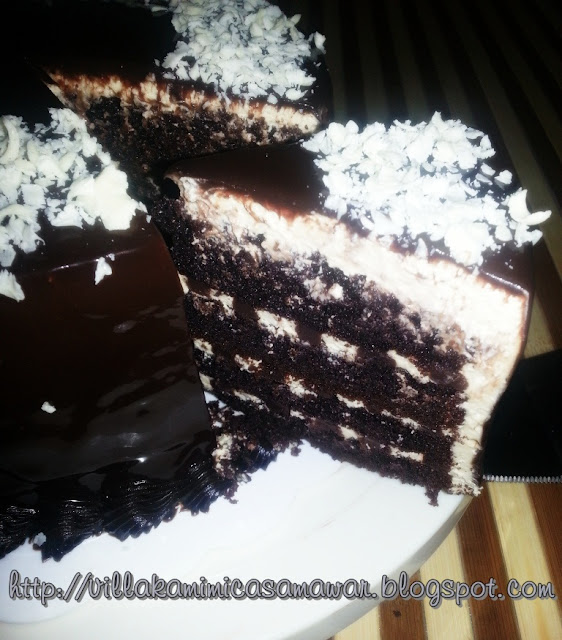 villakamimicasamawar: Black and White Russian Chocolate Cake