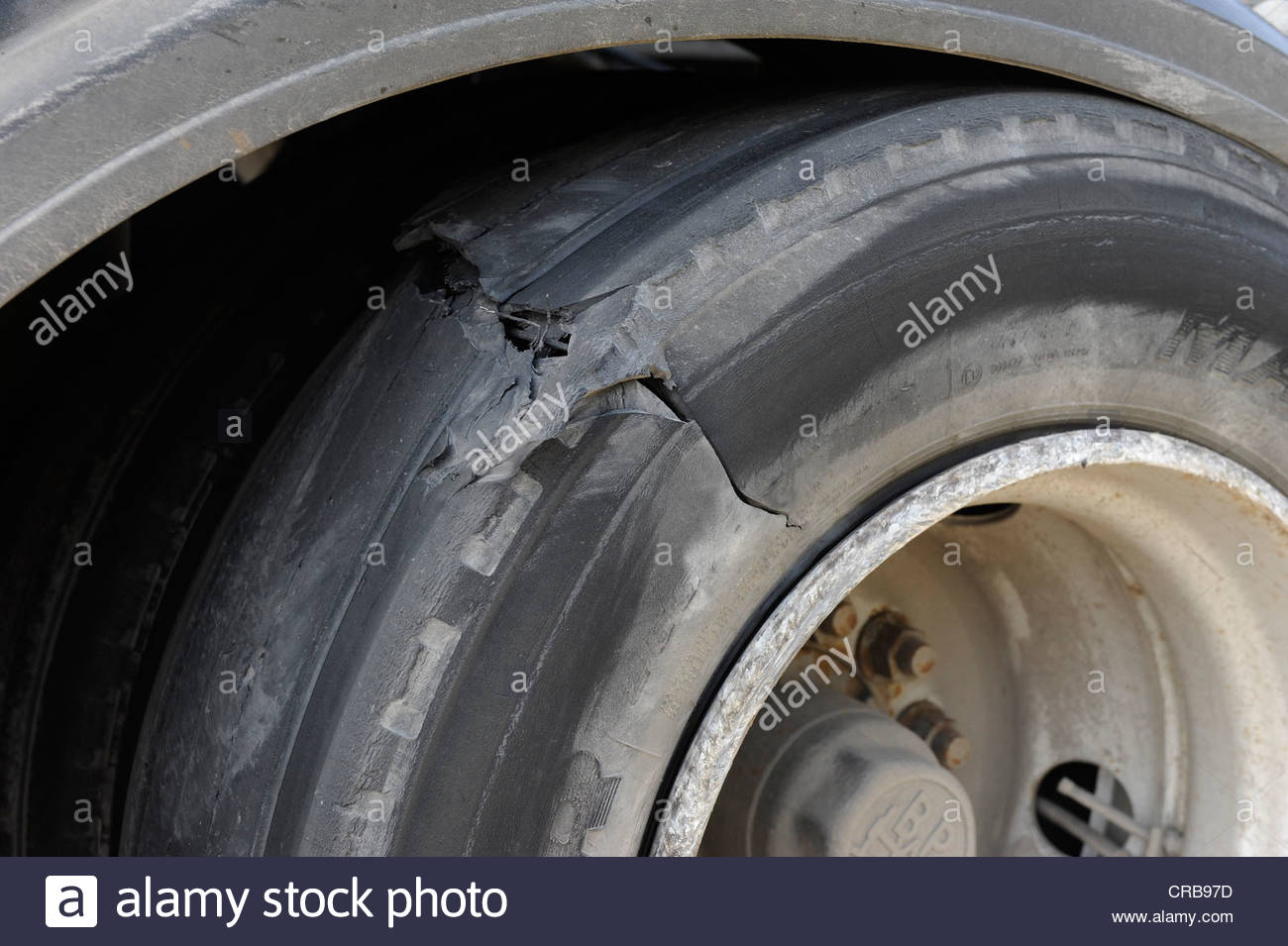 DIECIOCHO RUEDAS: EXPLOSIÓN DE UN NEUMÁTICO… AHORA TODOS SON EXPERTOS ...