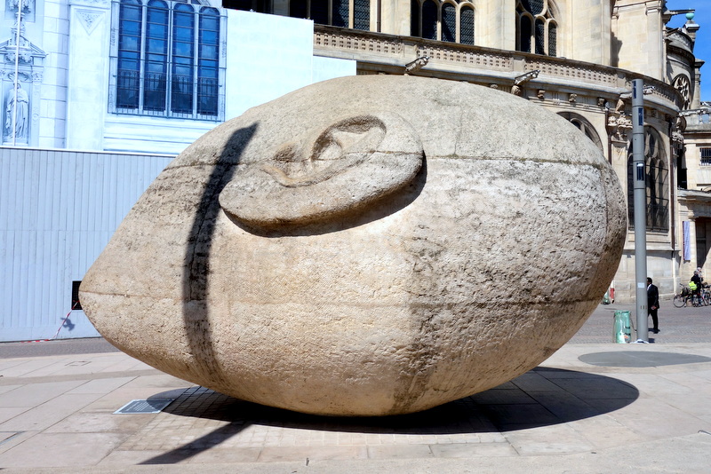 Paris : L'écoute, une sculpture signée Henri de Miller au coeur des ...