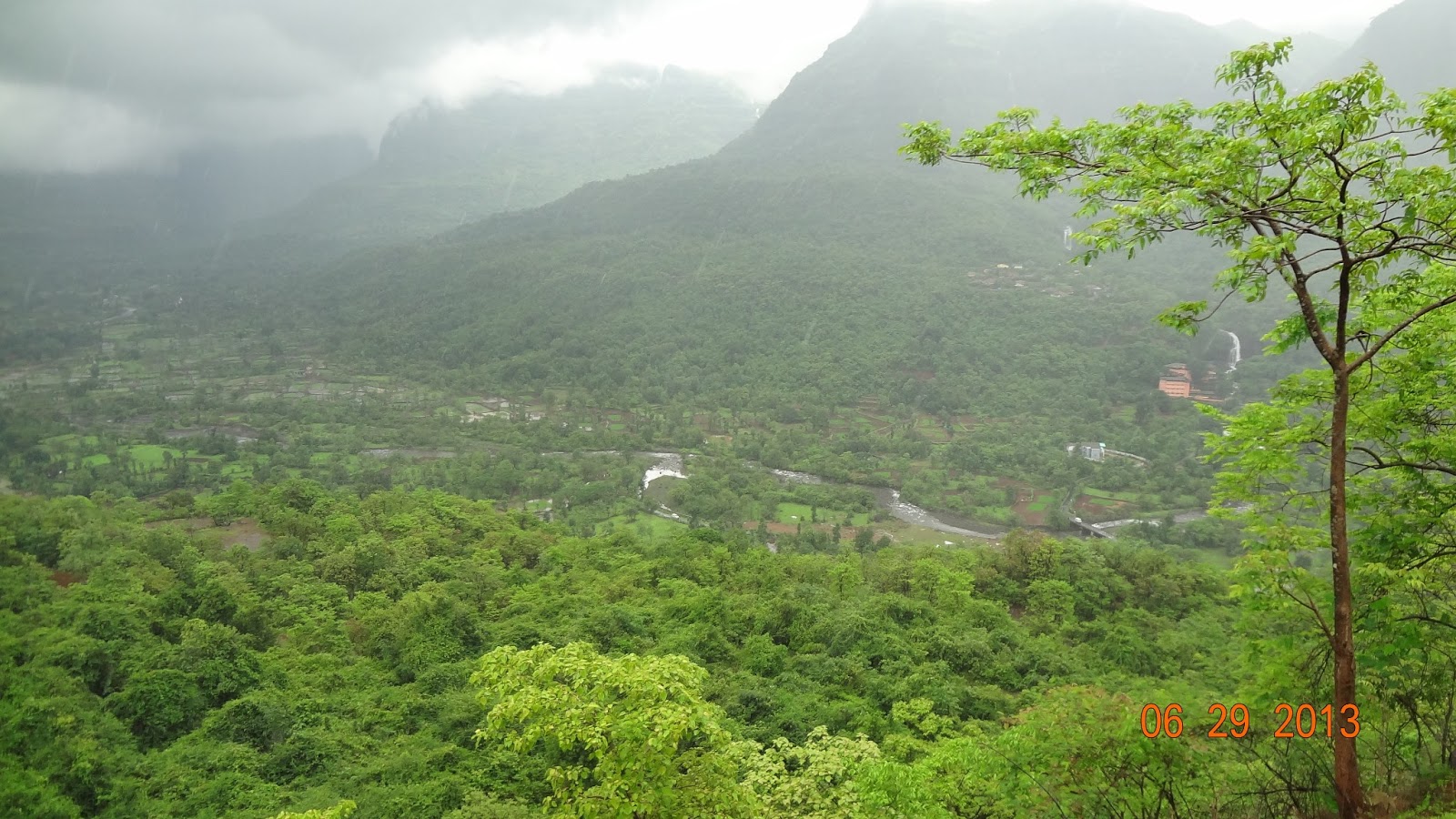 Travel Blog by Sanjay: A Road Trip to Varandha Ghat