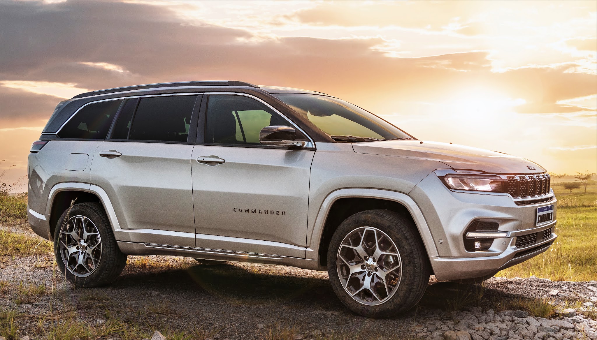 Jeep Commander chega ao Brasil em quatro versões, partindo de R$ 199.990