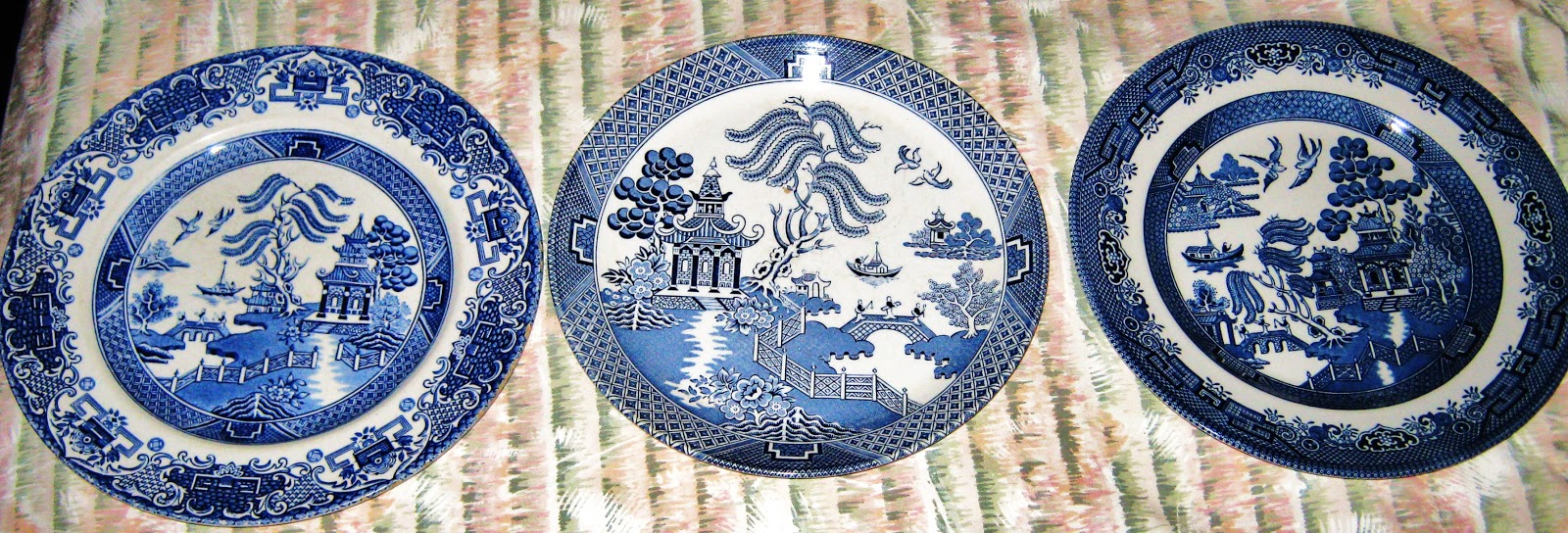 Little Darwin: AUSTRALIA ISSUES CHALLENGE TO FAMOUS CHINESE WILLOW PATTERN