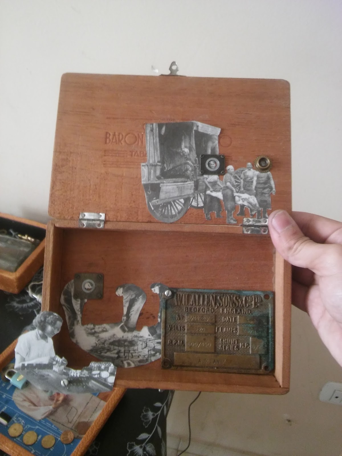 Búsqueda de materiales, y proceso. Todo a mitad de camino