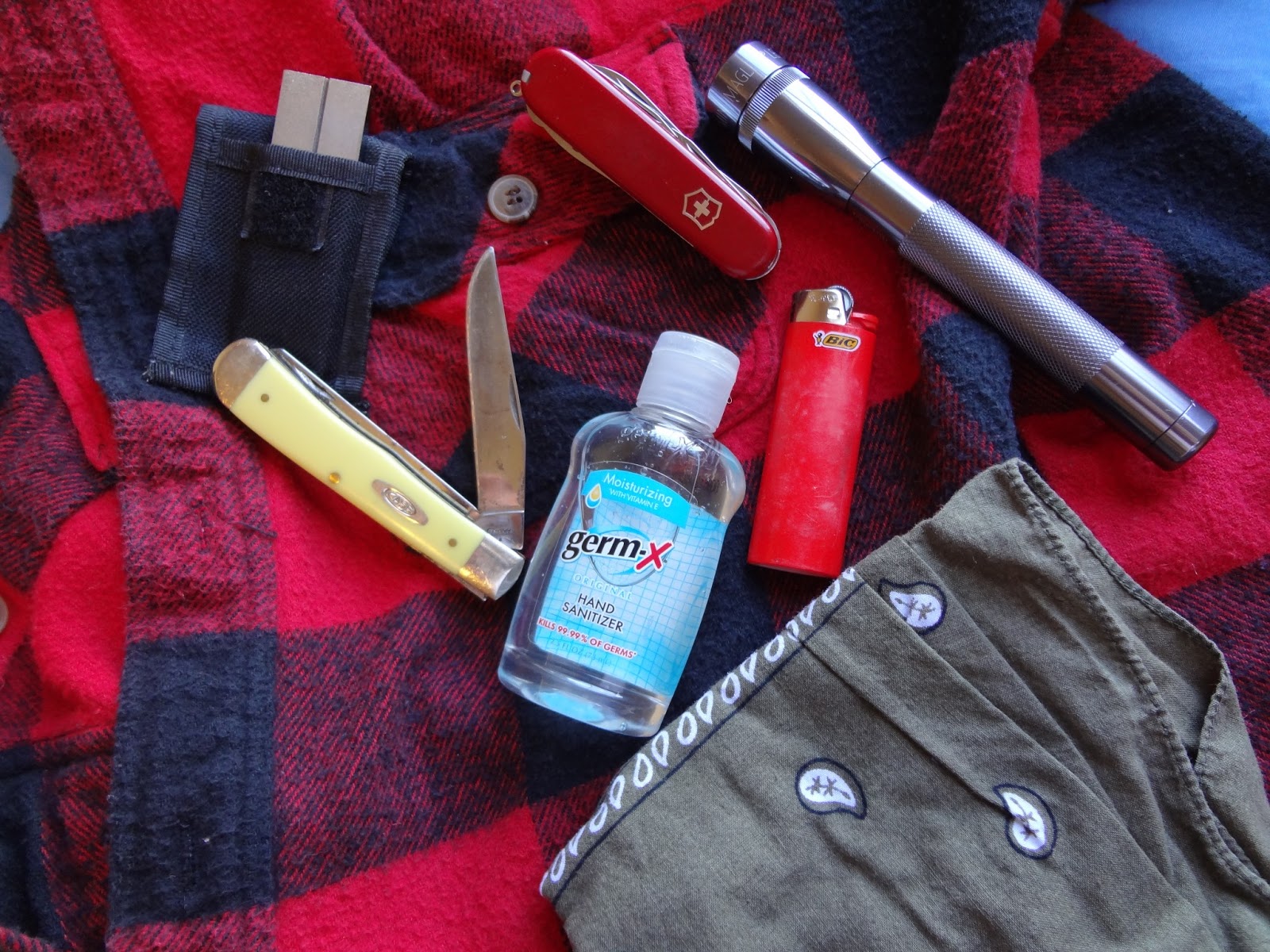 Woods Roamer: What I carry in my pockets when woods roaming....